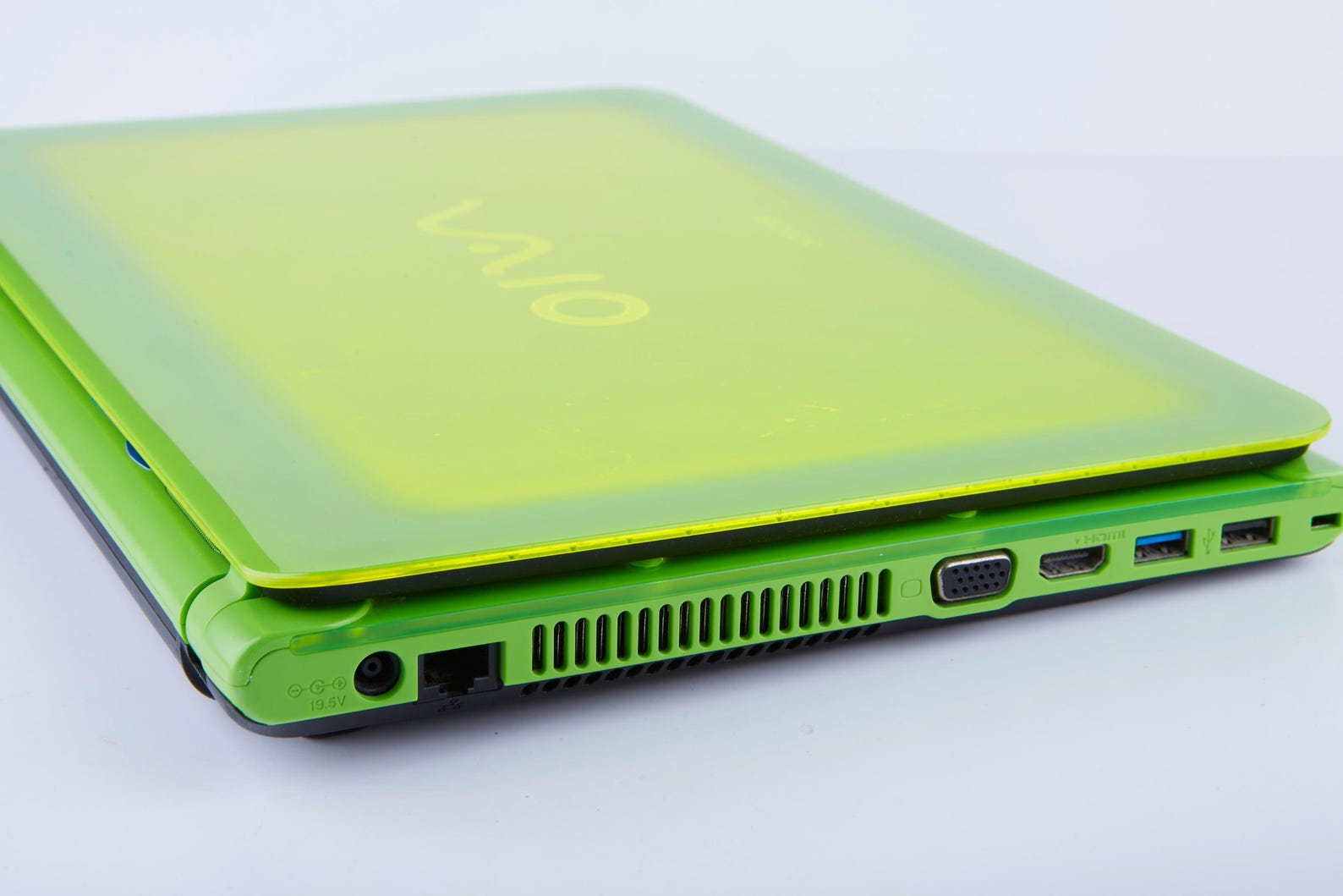 Sony VAIO CA2 VPCCA22FX/G 14" Laptop Computer (neon Green). Retro ...