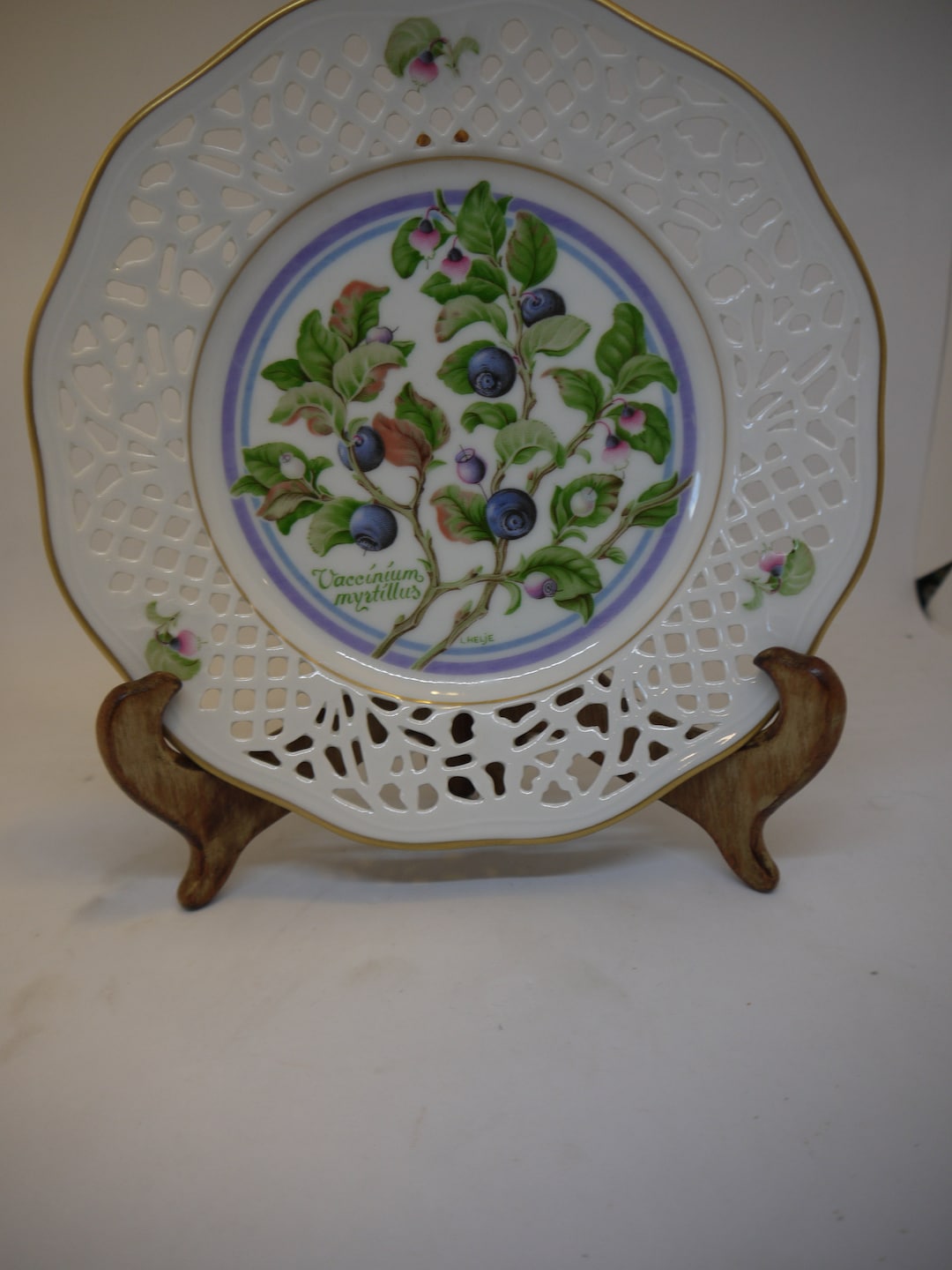 Wall Plate Fyrklövern Nordic Berry L Helje Design Porcelain Sweden Grid ...