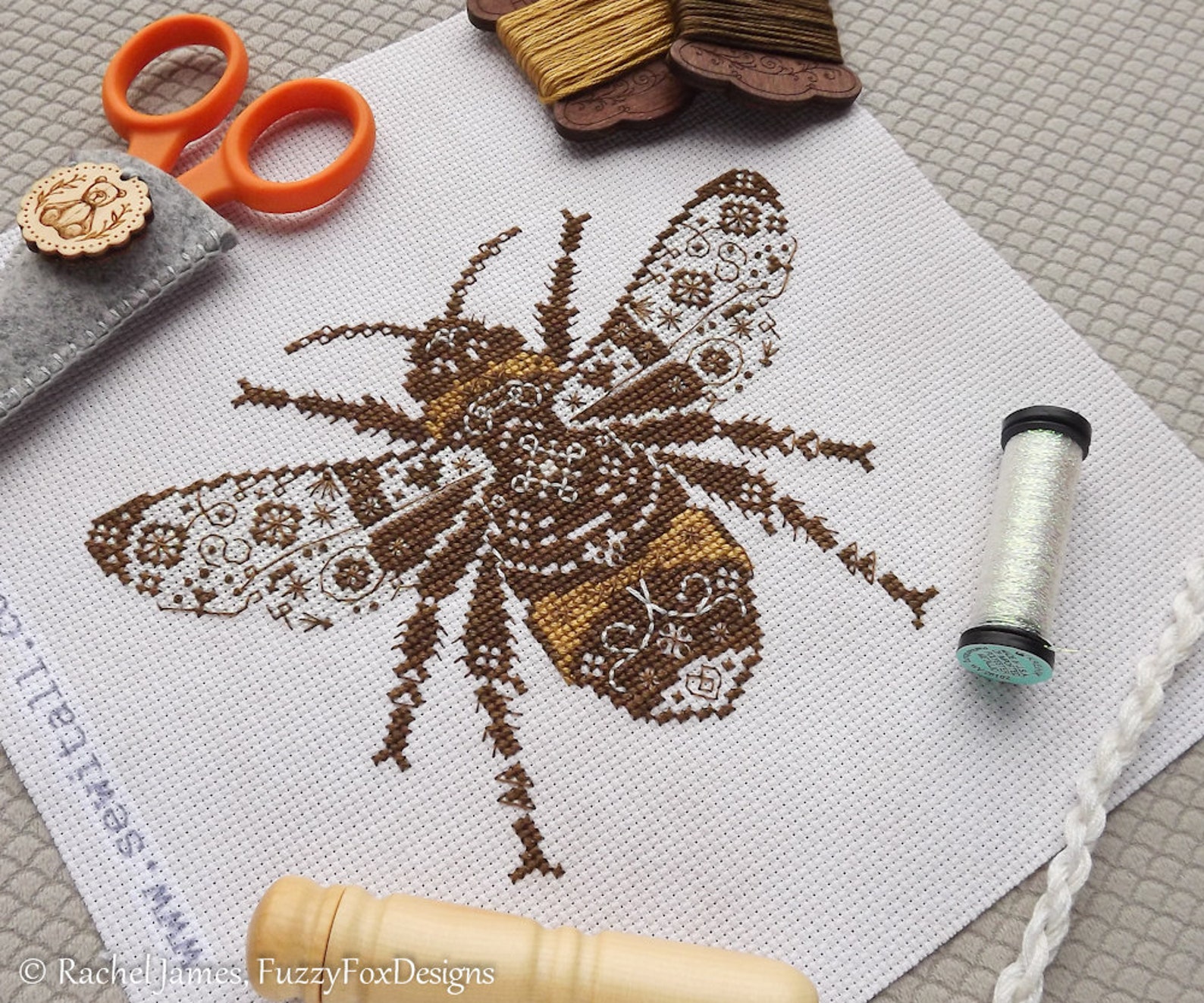 Variegated Bumble Bee Cross Stitch Pattern PDF | Chart for Colour ...