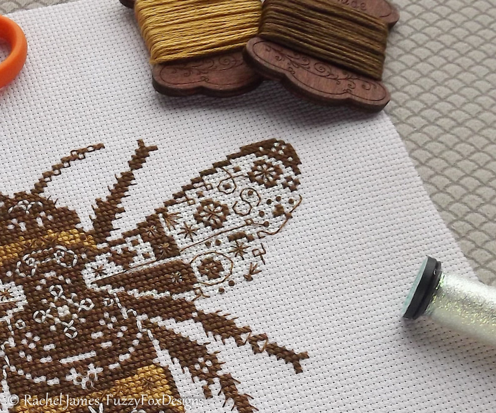 Variegated Bumble Bee Cross Stitch Pattern PDF | Chart for Colour ...