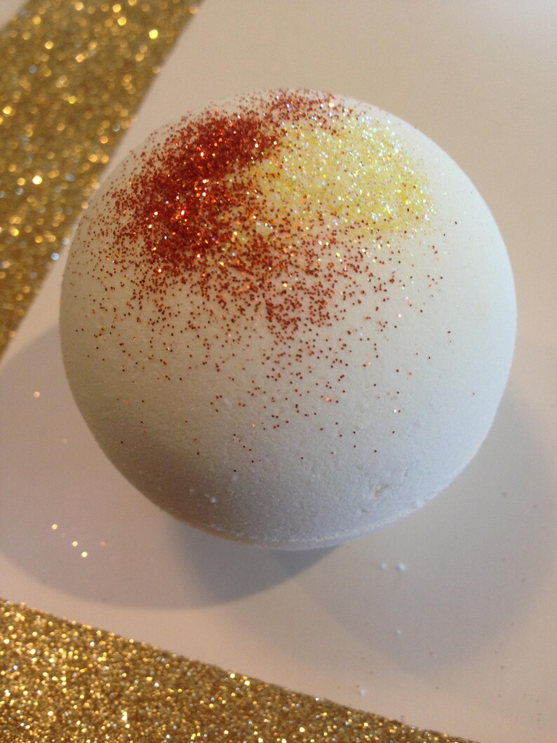 The Nogbomb Eggnog Bath Bomb/christmas Bath Bomb/yellow Red Glitter/rum ...