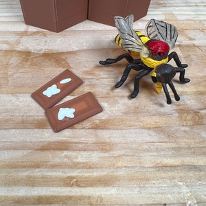 Model of Deformed Wing Virus Bee With Mite Frass - Etsy