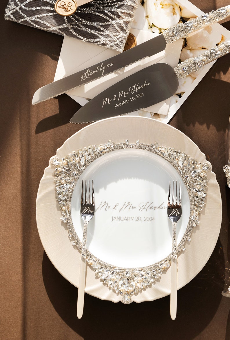 Personalized Wedding Gift for Couple Champagne Flutes and Cake Cutting ...