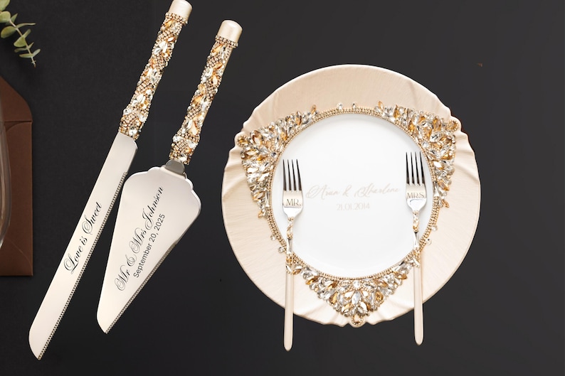 Gold Wedding Engraved Glasses for Bride and Groom Champagne Flutes ...