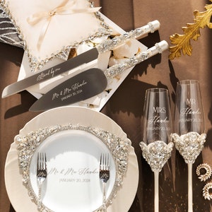 Personalized Wedding Gift for Couple Champagne Flutes and Cake Cutting ...