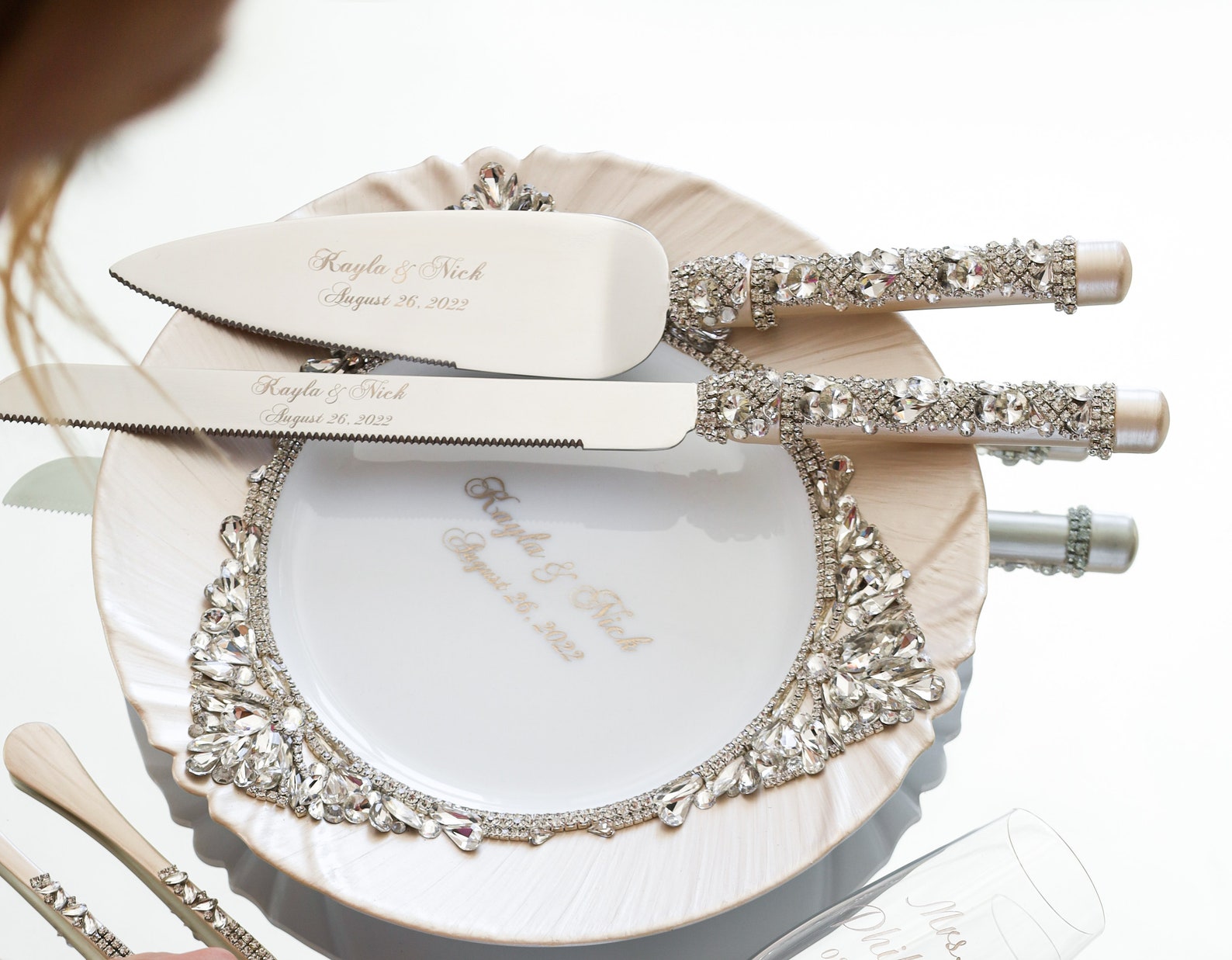 Personalized Wedding Gift for Couple Champagne Flutes and Cake Cutting ...