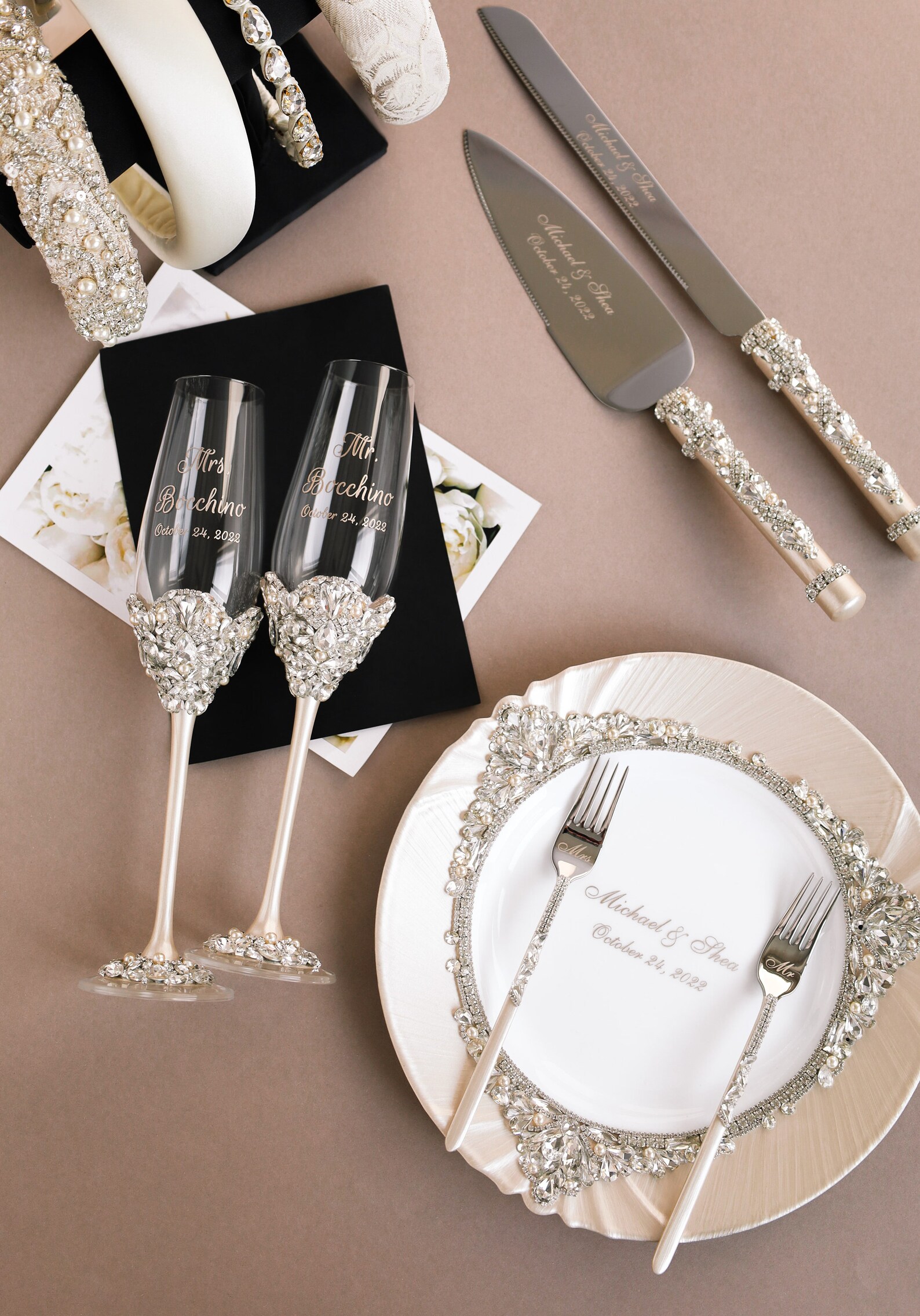 Personalized Wedding Gift for Couple Champagne Flutes and Cake Cutting ...