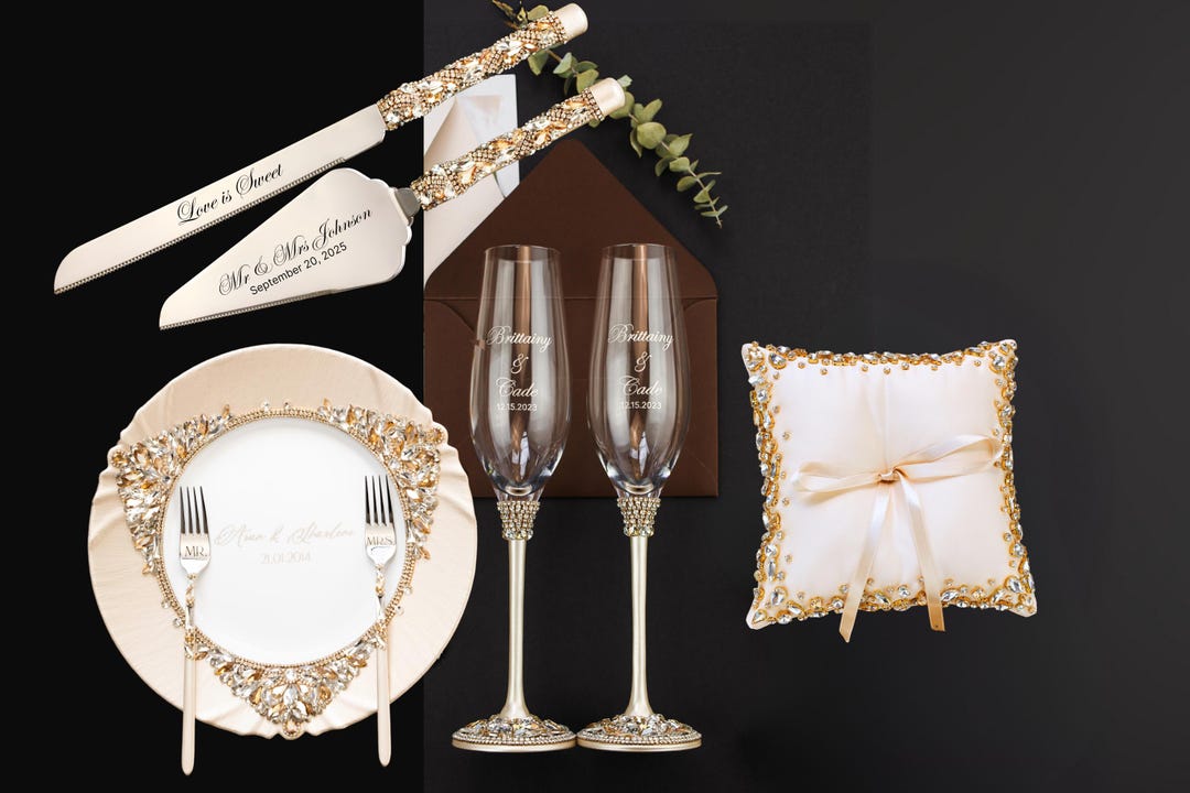 Gold Wedding Engraved Glasses for Bride and Groom Champagne Flutes ...