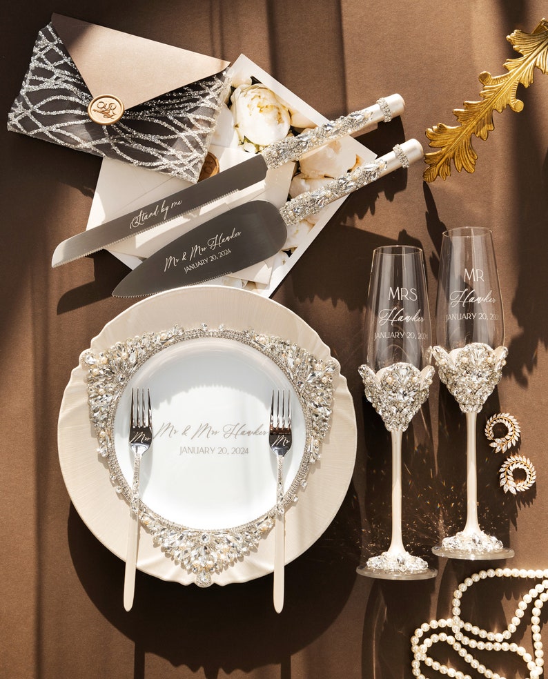 Personalized Wedding Gift for Couple Champagne Flutes and Cake Cutting ...