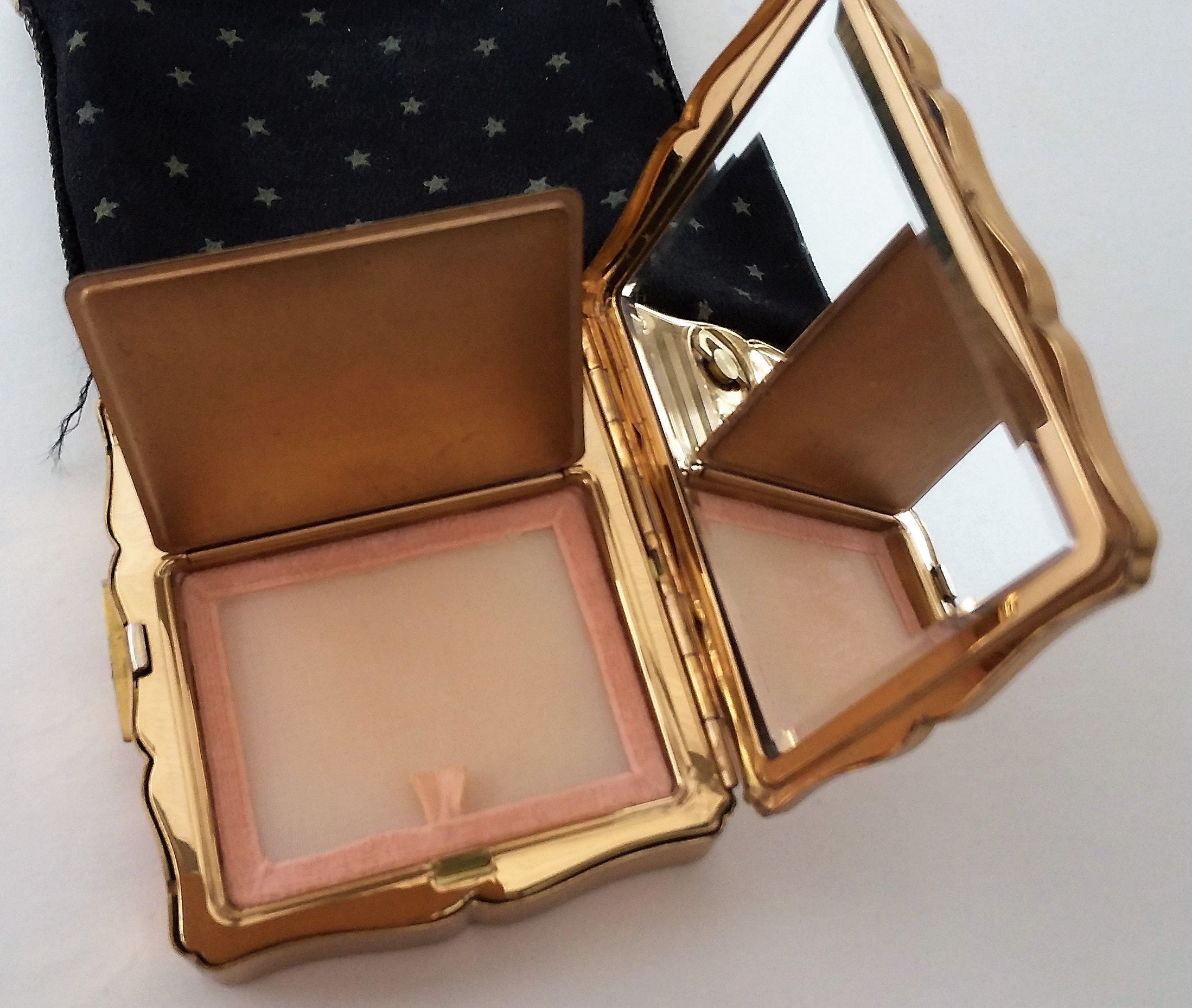 Stratton Musical Compact Gold Tone Powder Compact With | Etsy UK