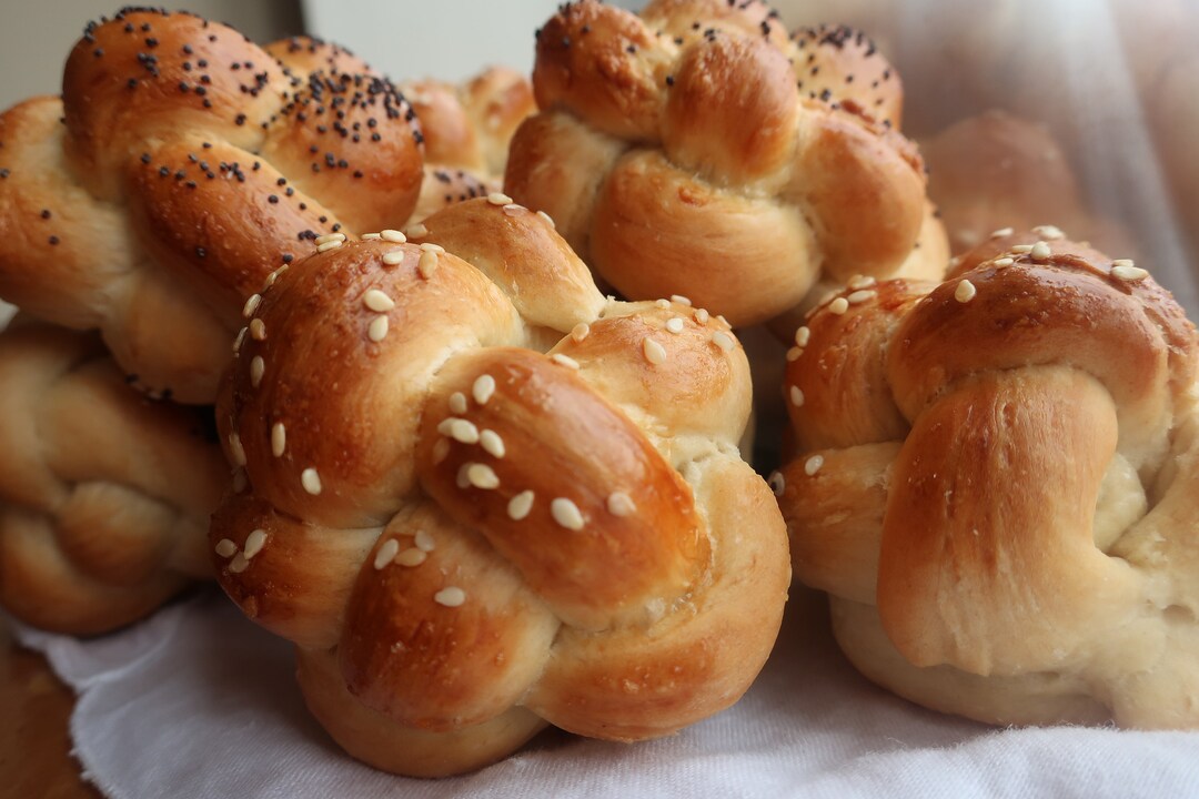 Hand Braided Challah, Soft Bread, Soft Crispy Bagels for Event, Edible ...