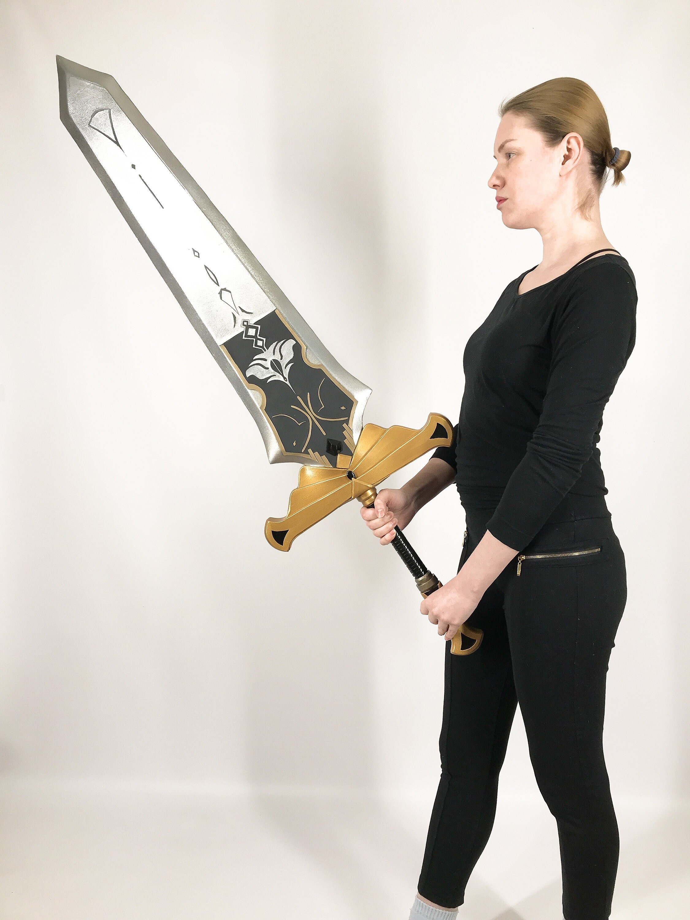 Favonius Greatsword, Two-handed Sword Genshin, Mistsplitter Reforged ...