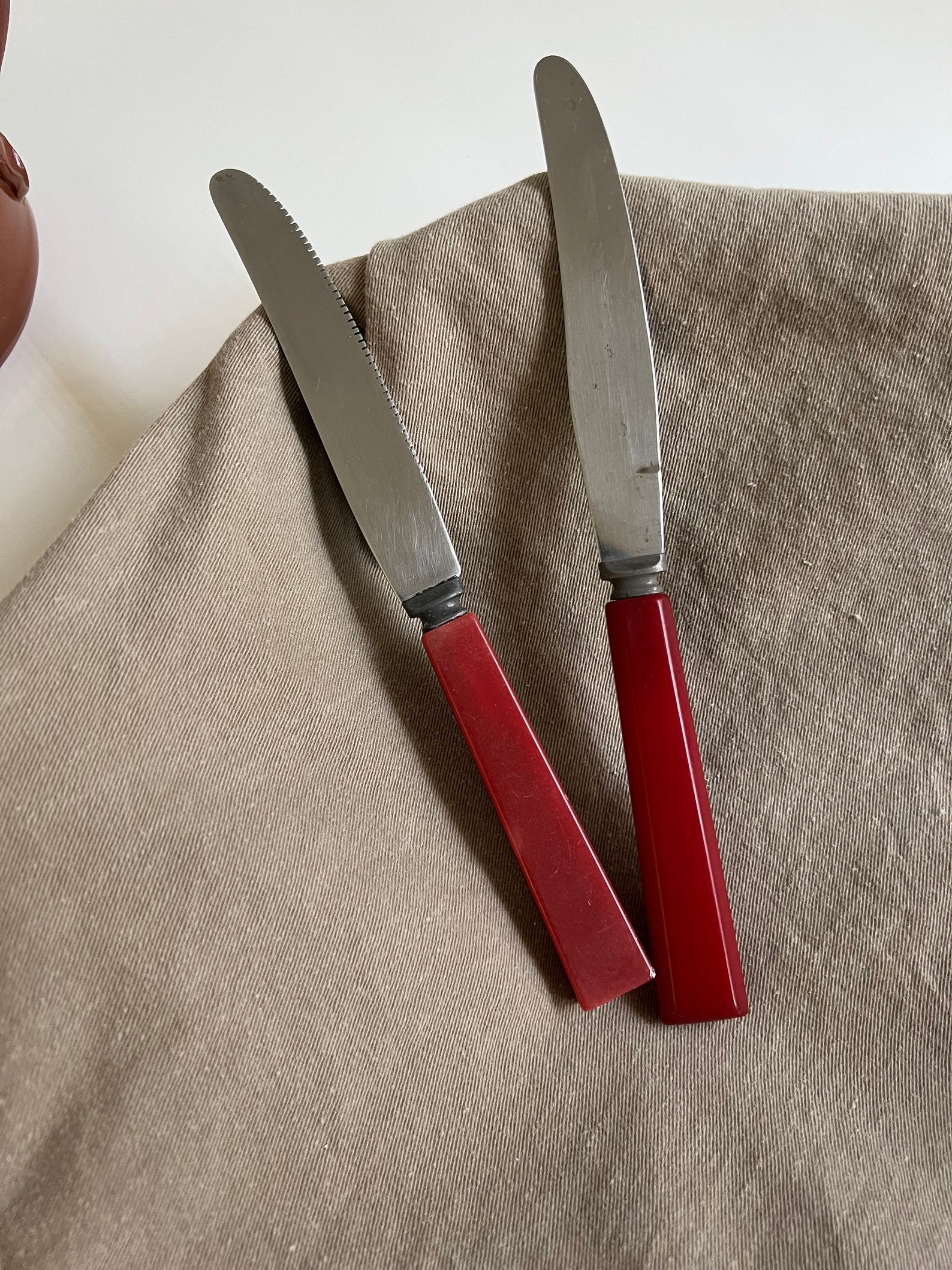 Set of 2 Vintage Bakelite Red Stainless Steel Butter Knives Sets ...