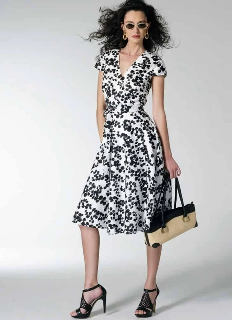 Vogue V8784 Sewing Pattern - Misses' Wrap Dress - Size 6-14 or 14-22 ...