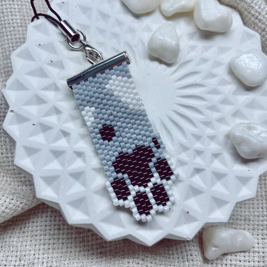 A Cute Paw-shaped Keychain Pendant for a Bag Made of Gray Japanese ...