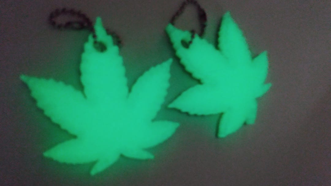 Glow in the Dark Marijuana Weed Leaf Keychain - Etsy