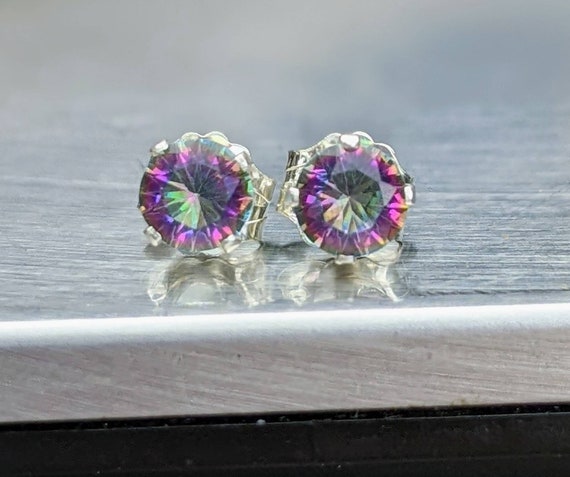 Mystic Topas Ohrstecker 925er Silber 4mm Rundschliff 0 25 Karat Edelstein Ohrringe naturlich abgebaute echte Regenbogen Topas Bolzen fur ihren Geburtstag Etsy