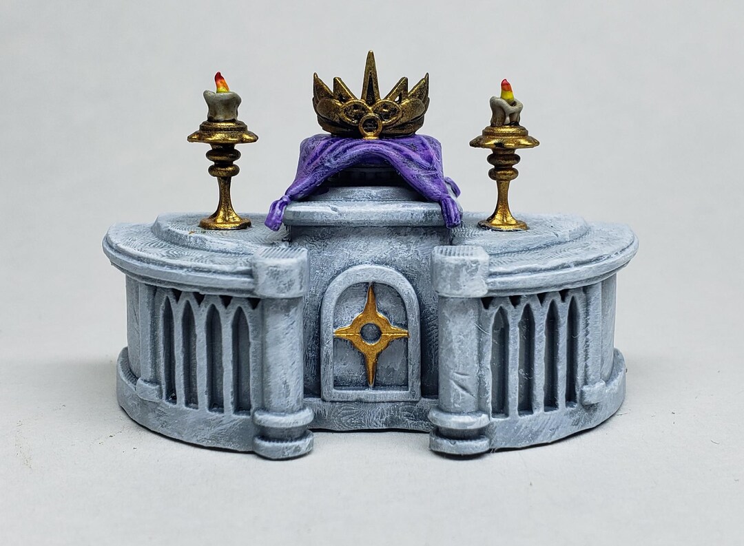 Painted Crown Pedestal Royal Treasure Tabletop Board Game Terrain ...