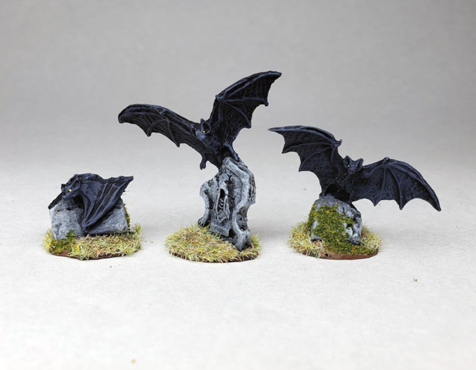 3 giant bats with gravestones / Painted Reaper Bones miniature | Etsy