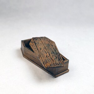 Painted Fancy Casket, Open and Sealed Coffin Dungeon D&D Furniture / 3d ...