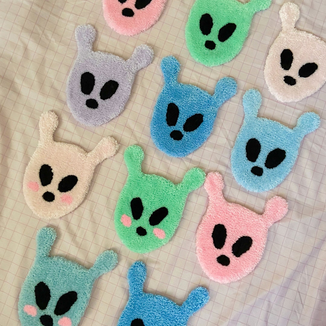 Small Alien Faces to Hang - Planet Rug - Handmade - Tufting Rug - Etsy