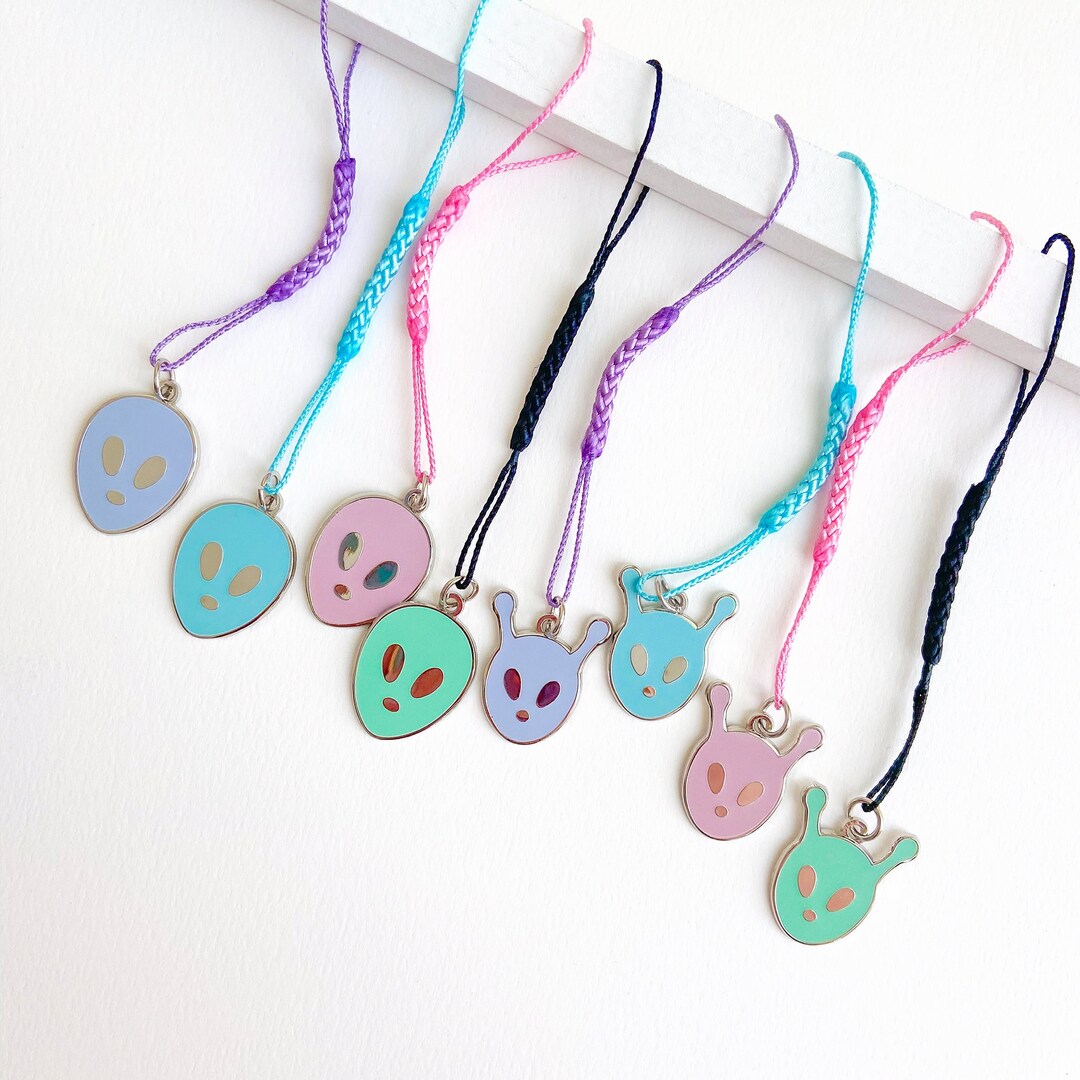 Alien Strap / Phone Charm Ovni Brooch Glow in the Dark Keychain Hard ...
