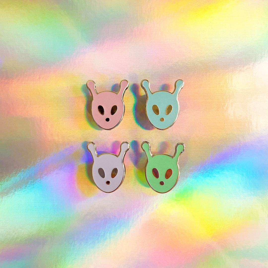 Baby Alien Pins - Ovni Brooch - Glow in the Dark Pins - Space ...