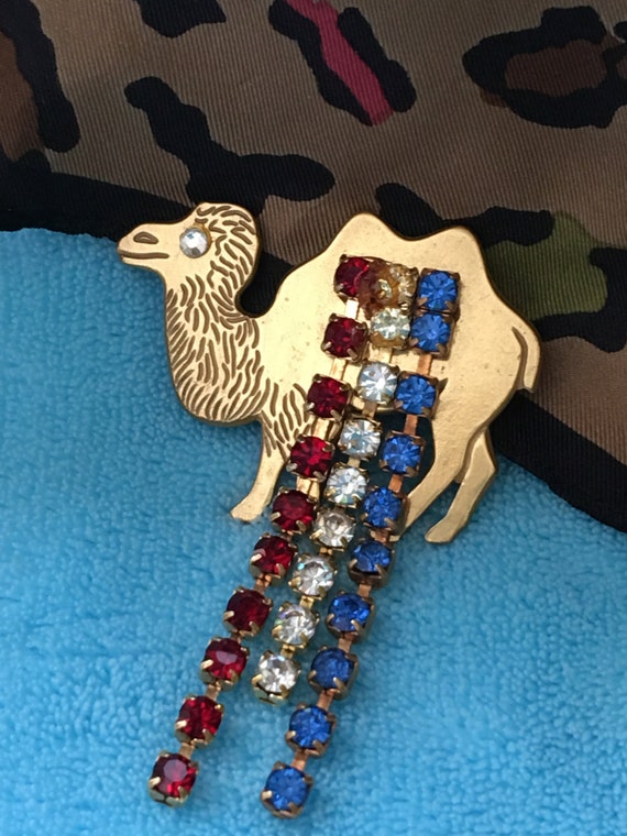 Vintage Gold Toned Camel Brooch with Dangling Rhinest… - Gem