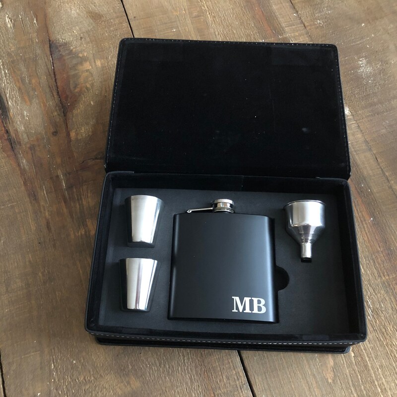 Engraved Flask Set - Etsy