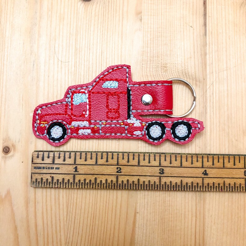 Semi Truck Driver Key Fob | 18 Wheeler Key Chain | Trucker Gift ...