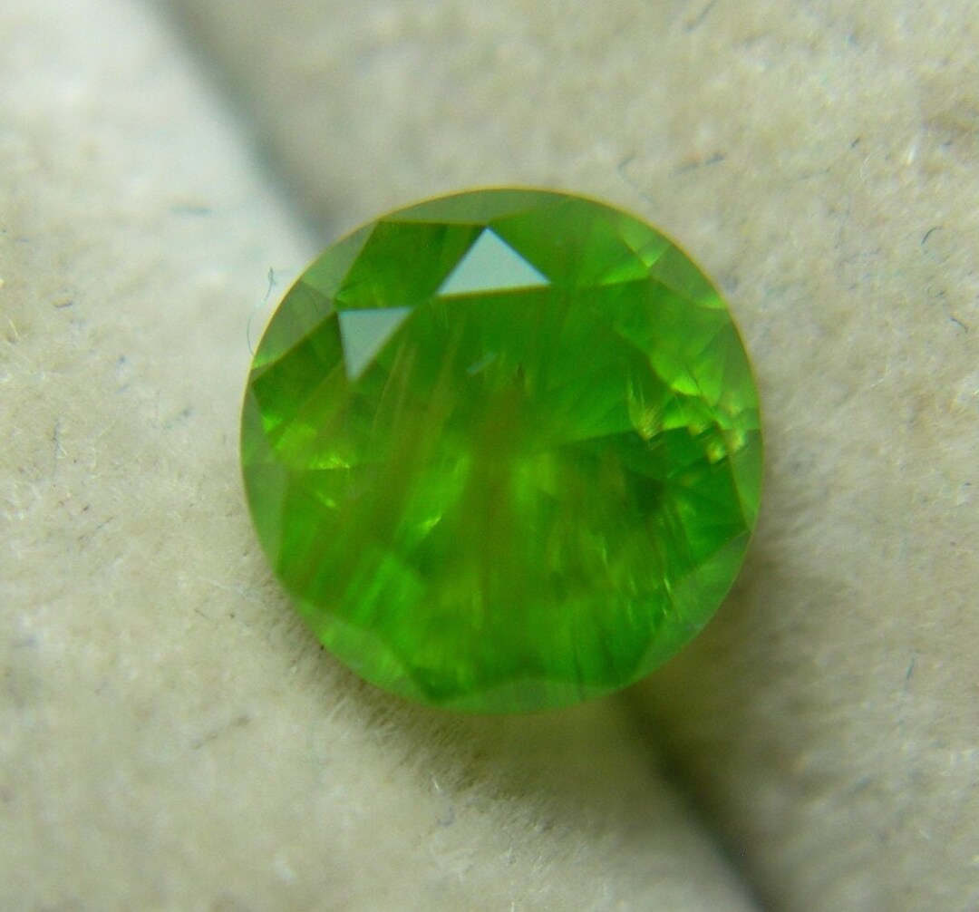 0.55ct RARE Russian Demantoid GREEN Garnet Gem HORSETAIL Diamond Cut ...