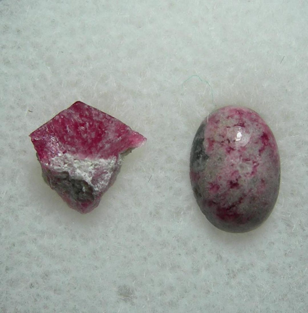 Rare RED BERYL Gem Cab & Crystal Set Natural BIXBITE Violet Claims Wah ...