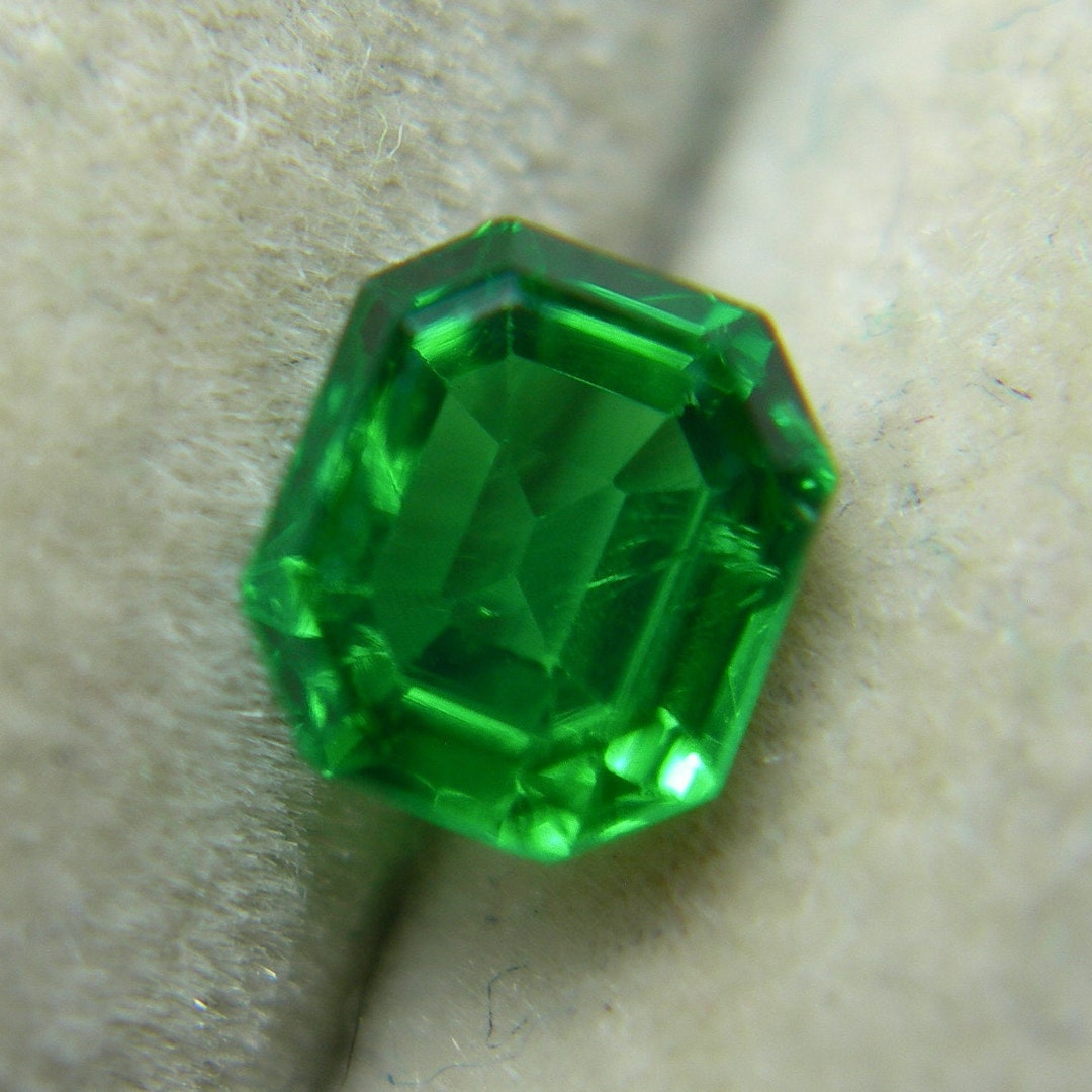 0.46ct VINTAGE Tsavorite Garnet Gem Natural Green Grossular ...