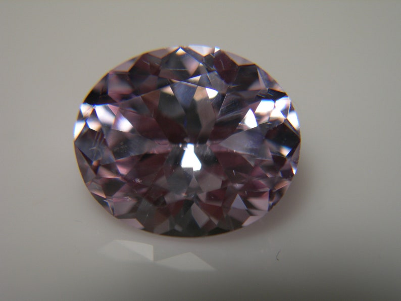 7.04ct Lavener YAG gem yttrium aluminum garnet COLOR CHANGE | Etsy