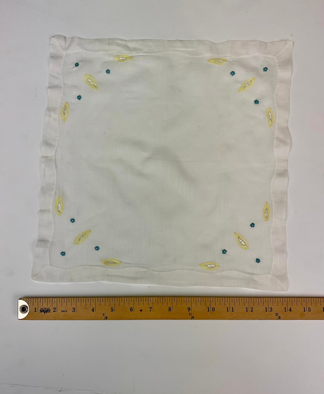 Vintage 1940s White Embroidered and Cutwork Cotton Novelty Hankie ...