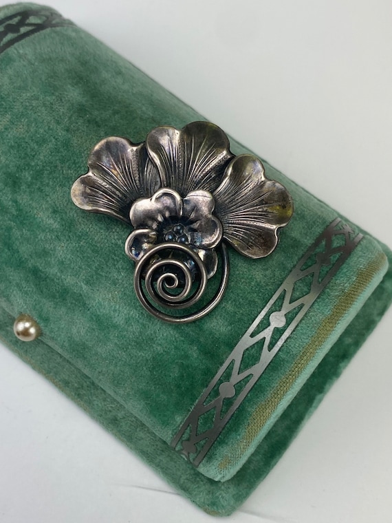 Vintage sterling silver brooch pin signed Sterling - Gem