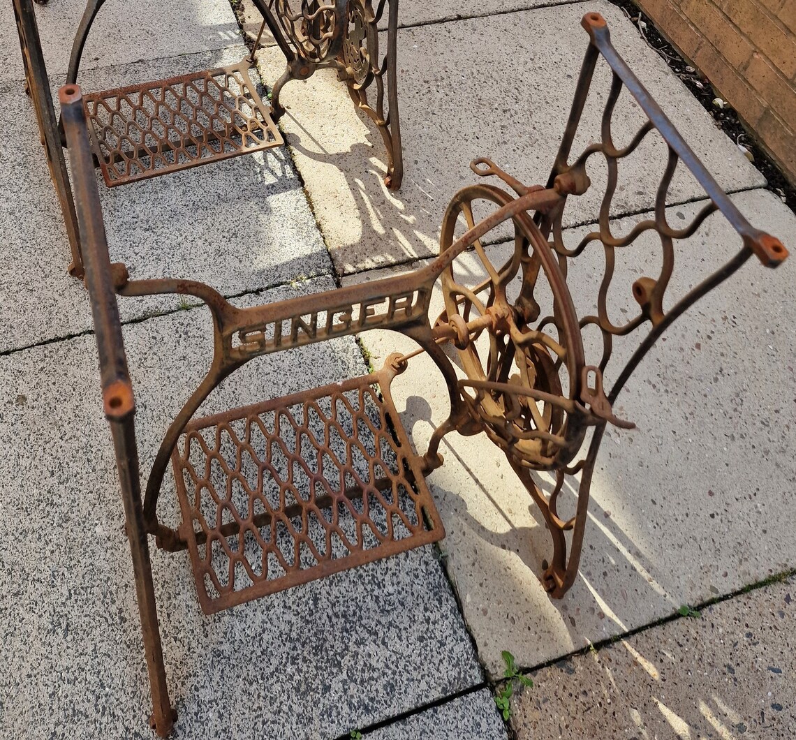 Singer Sewing Machine Base Table Oak Laburnum Resin Upcycled Collection ...