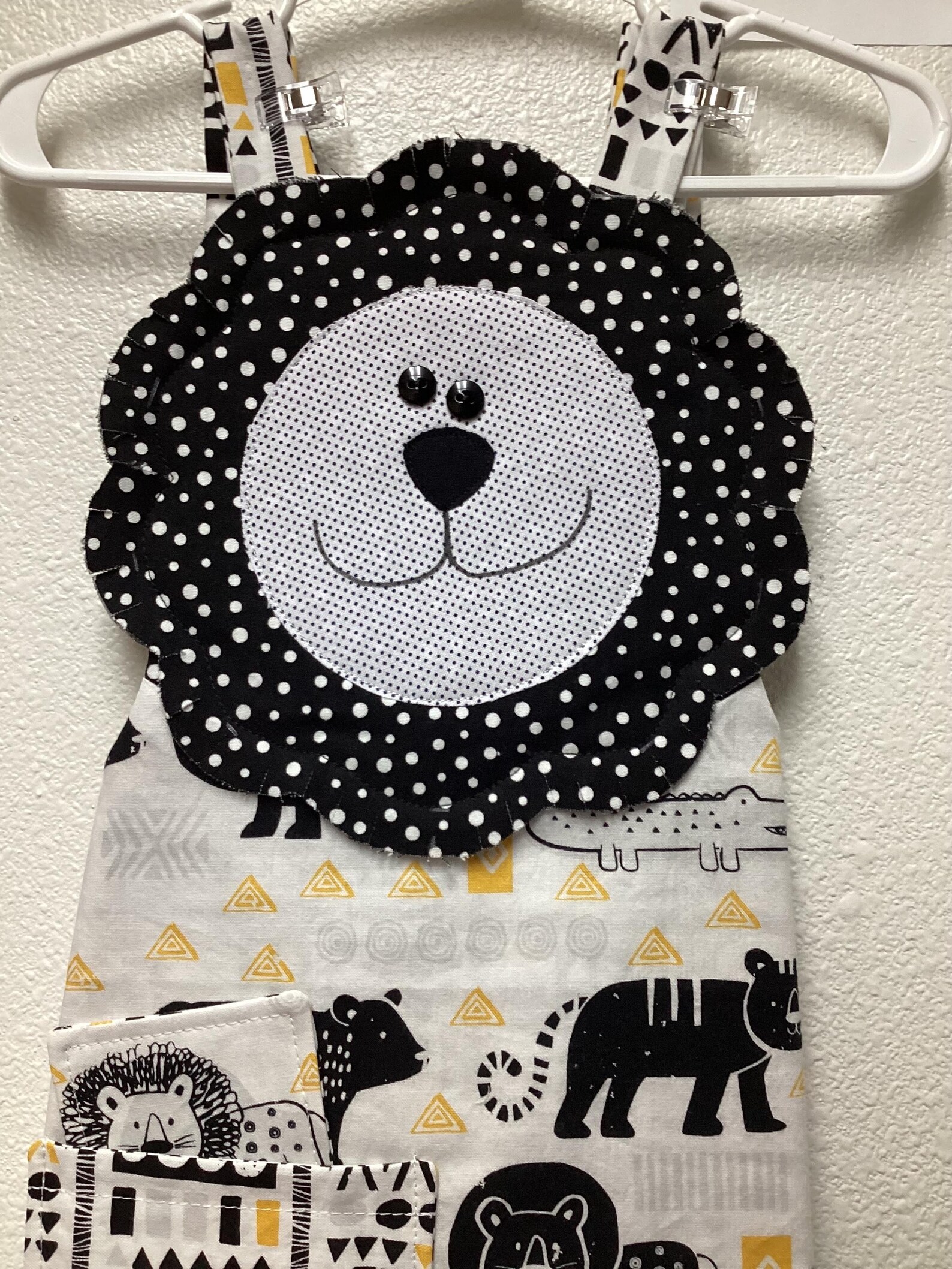 Lion Child's Apron, Crazy Lions, Mane, Animal Face, Black, Yellow ...