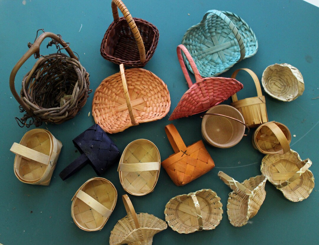 Lot of 18 Small Baskets Several Styles Several Sizes Several Colors All ...
