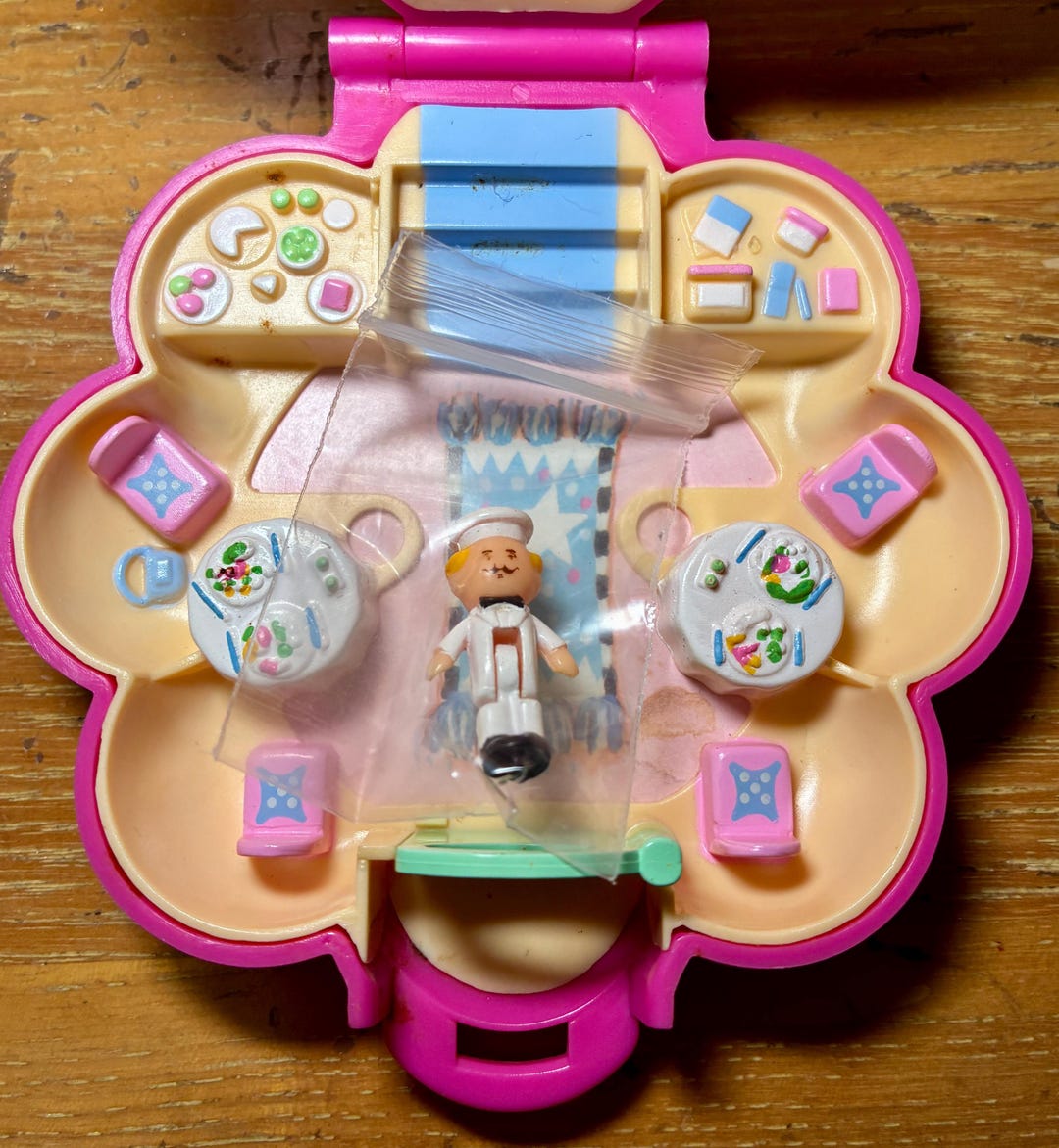 Vintage 1990 Polly Pocket Mr. Fry’s Restaurant Compact W/ Original Chef ...