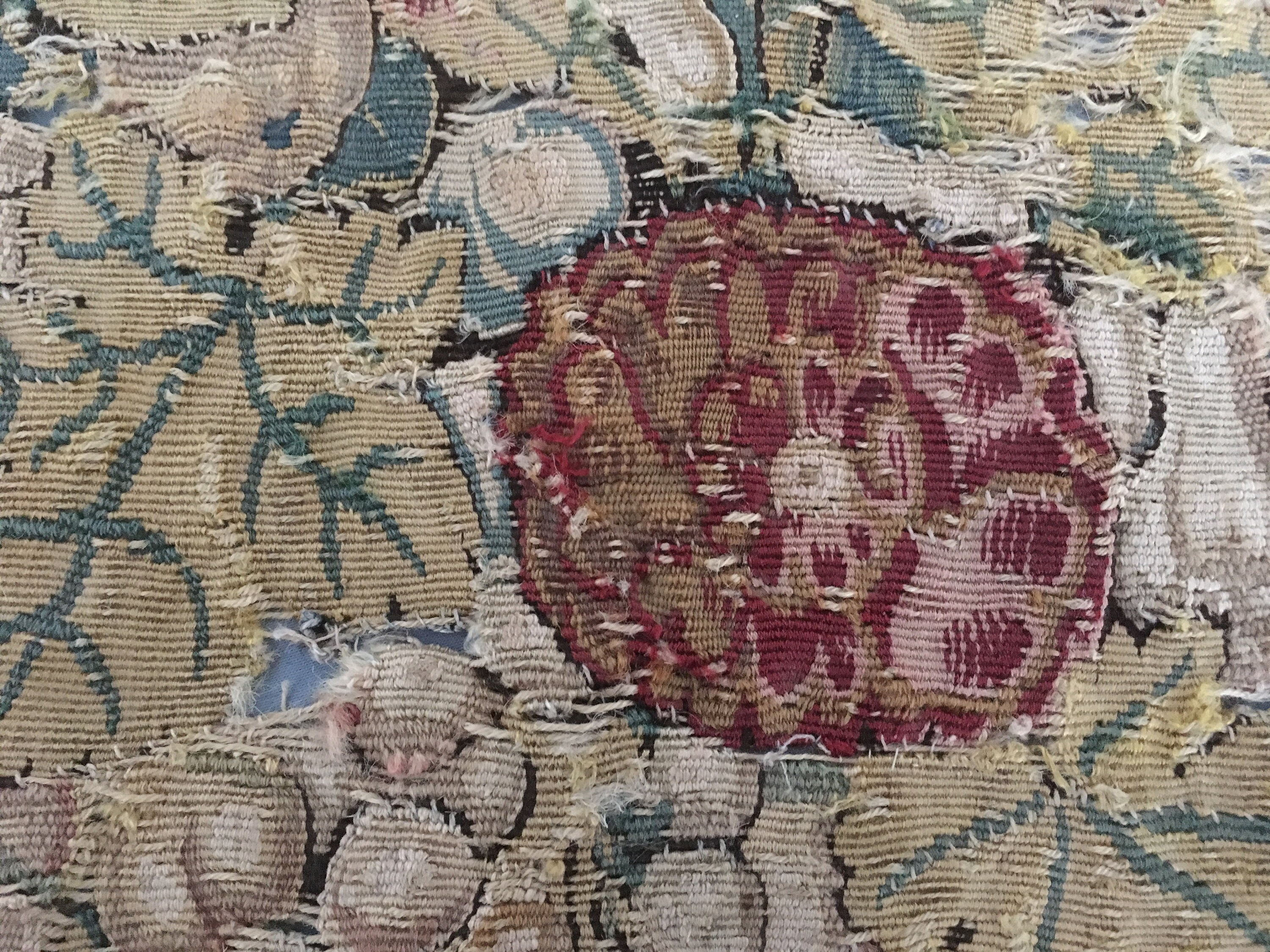 Tudor rose 17th c. tapestry cushion - Etsy España