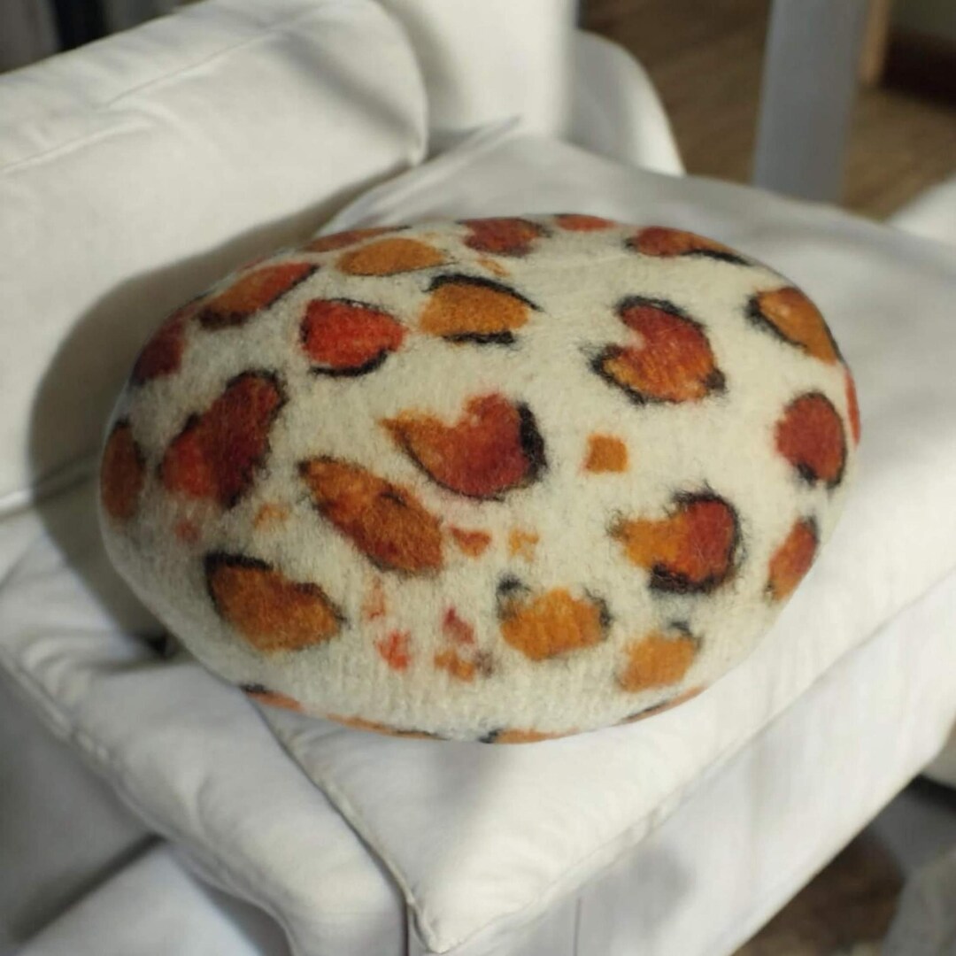 Felted Wool Stone Pillows , Pillows , Wool Pillows Mit Animal-print ...