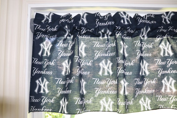 Yankee Curtains Legends Make Last Curtain Call At Yankee Stadium