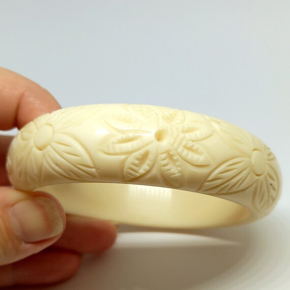 Chunky Carved Plastic Bangle 1960s Vintage Flower Ban… - Gem