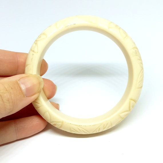 Chunky Carved Plastic Bangle 1960s Vintage Flower Ban… - Gem