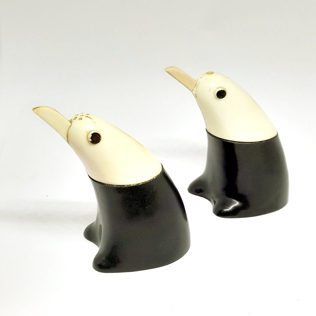 Vintage Bakelite Penguin Salt & Pepper Set 1940s Table Decor Condiment ...