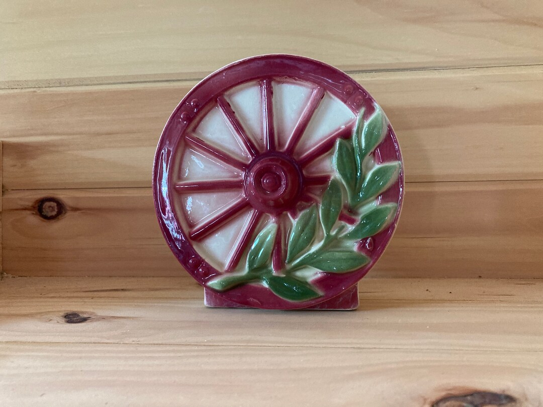 Vintage Wagon Wheel Wall Vase - Etsy