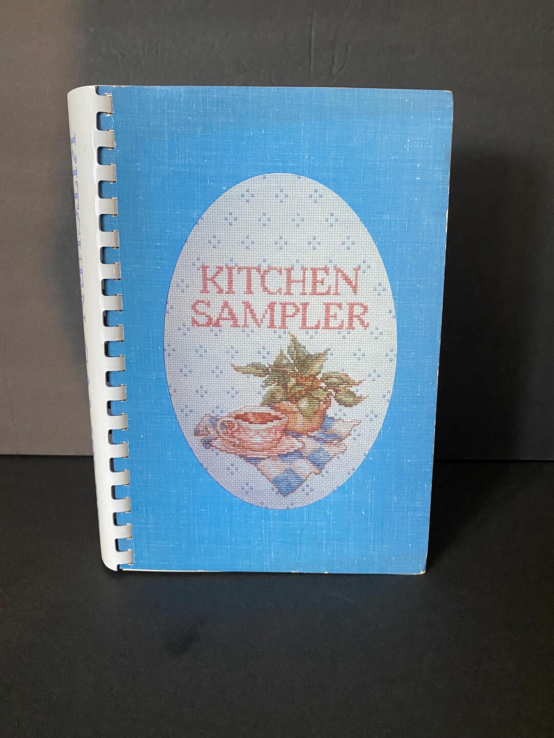 Kitchen Sampler A Collection of Favorite Recipes / Vintage Cookbook ...