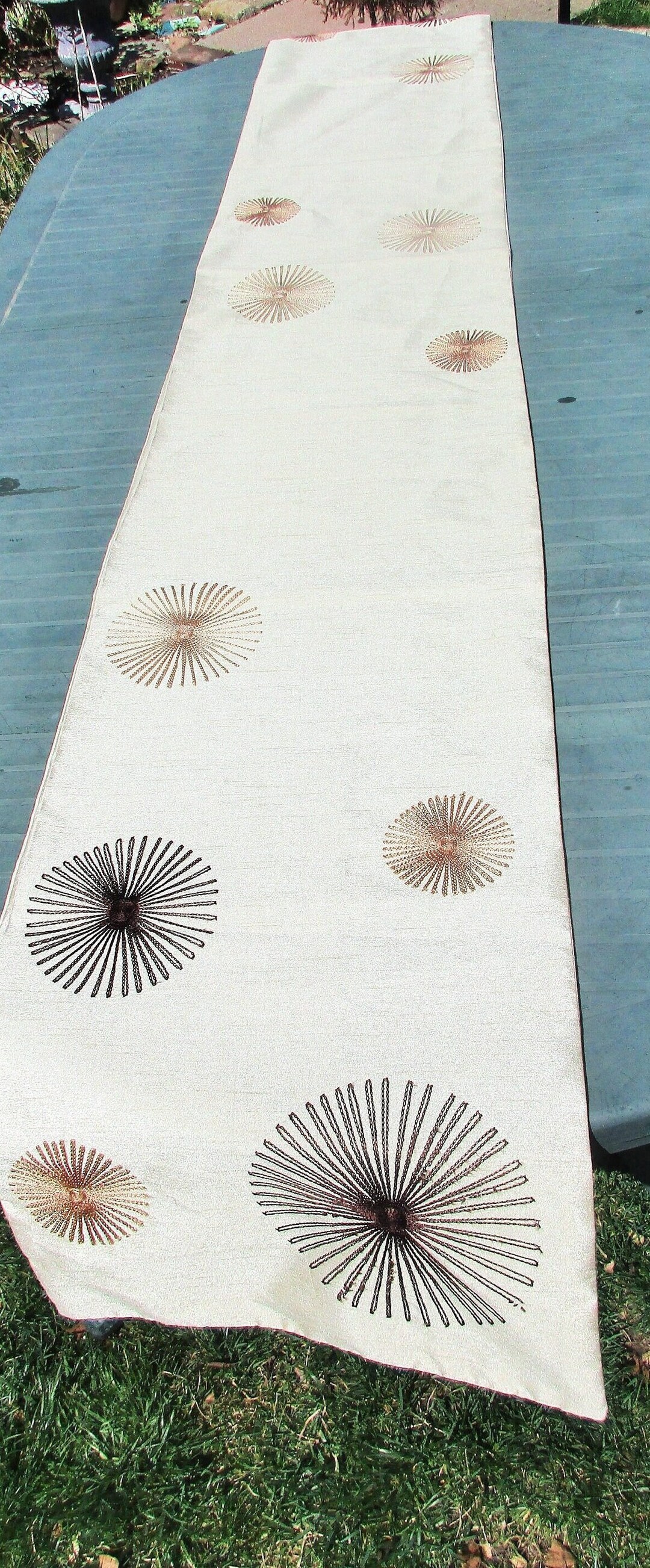 Ships FREE! 7.5' Thro by Marlo Lorenz Table Runner Champagne/ Cream ...