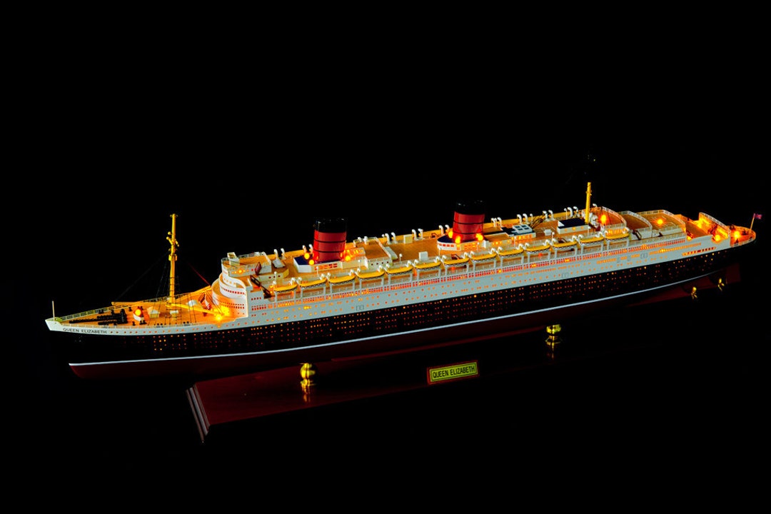 Queen Elizabeth Model Cruise With LED Lights 89cm (35") Special Edition ...
